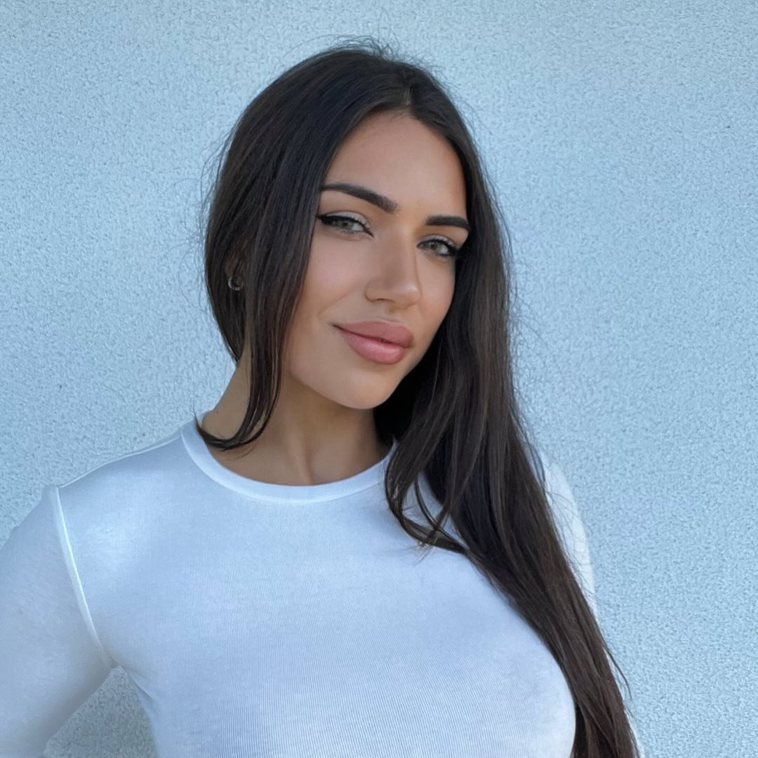 Carlaaaish | Link in Bio